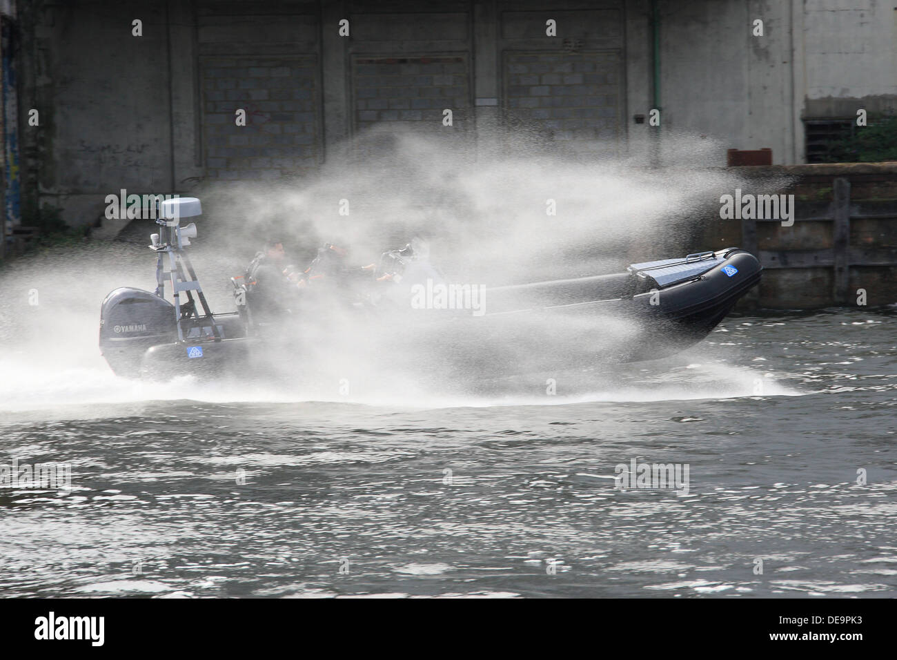 Fast raiding interception special forces craft hi-res stock photography ...