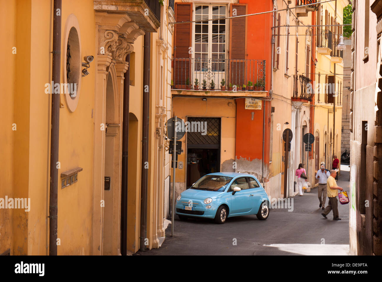 Modern fiat 500 hi-res stock photography and images - Alamy