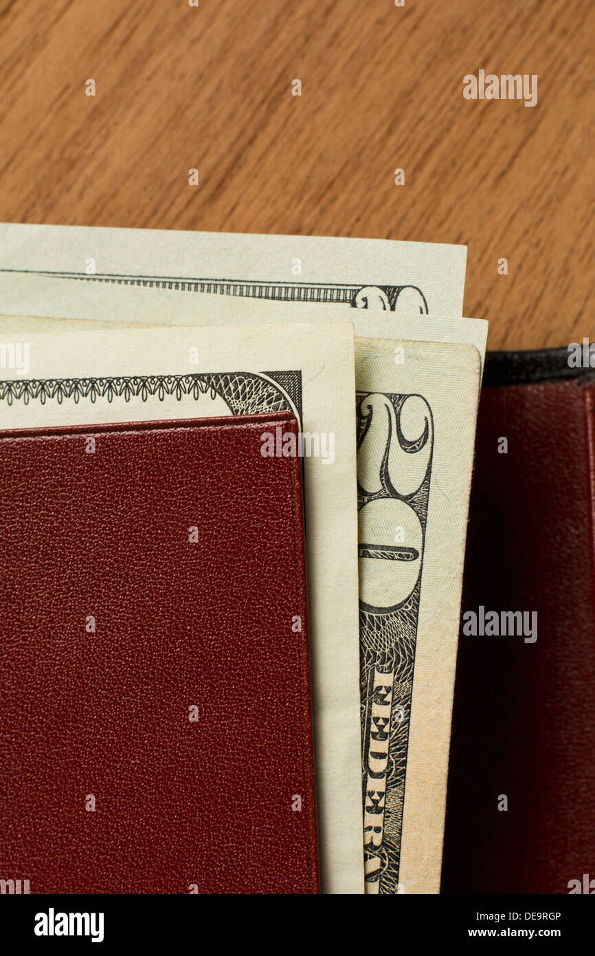 Twenty US dollar bills in wallet Stock Photo - Alamy
