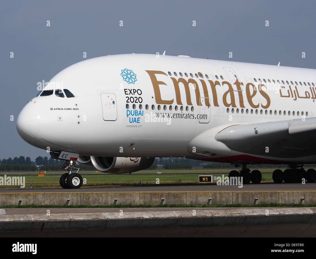 A6-EEC is an Emirates Airbus A380-861, a large wide-body airliner, seen ...