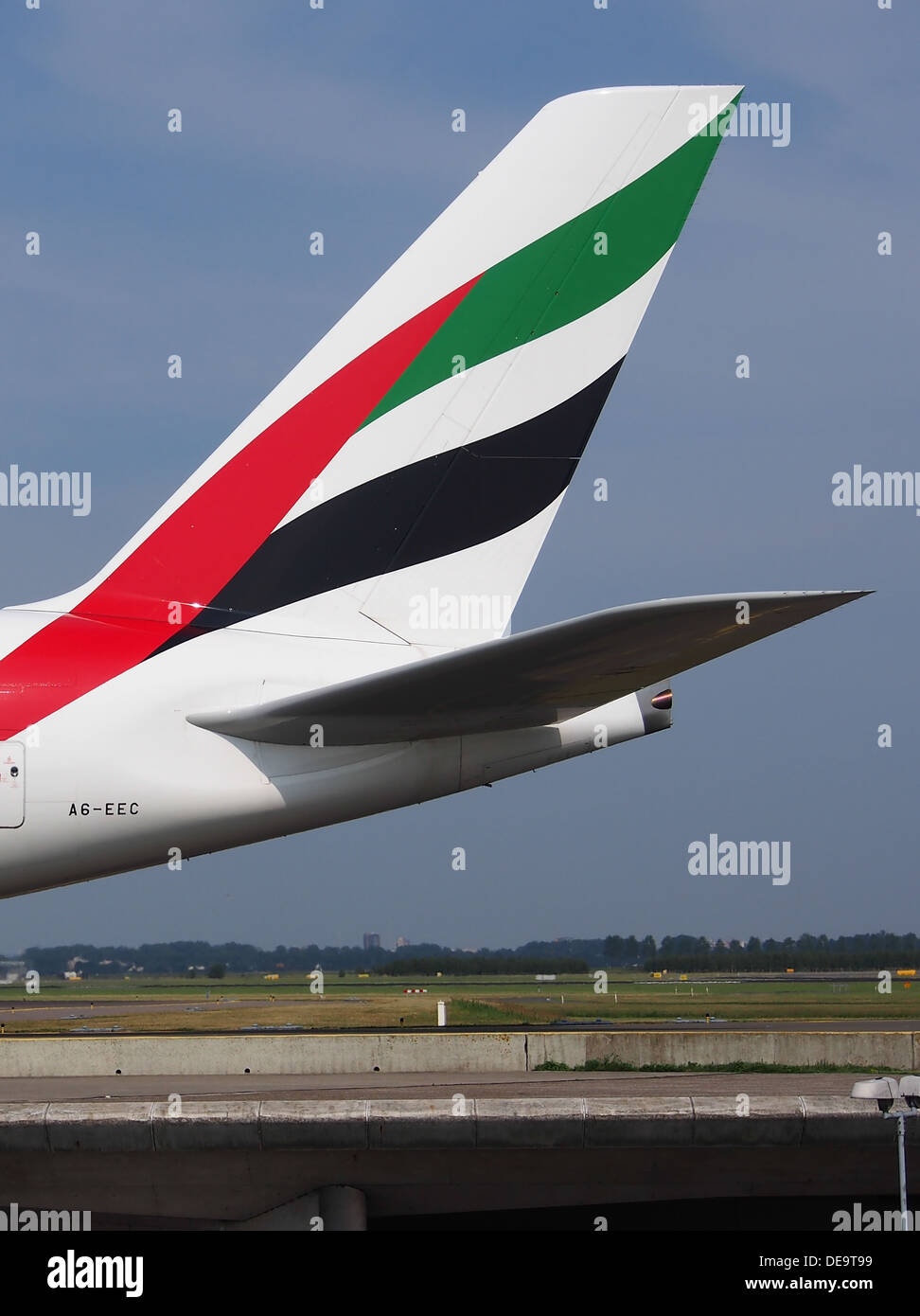 The A6-EEC Emirates Airbus A380-861, identified by its construction ...