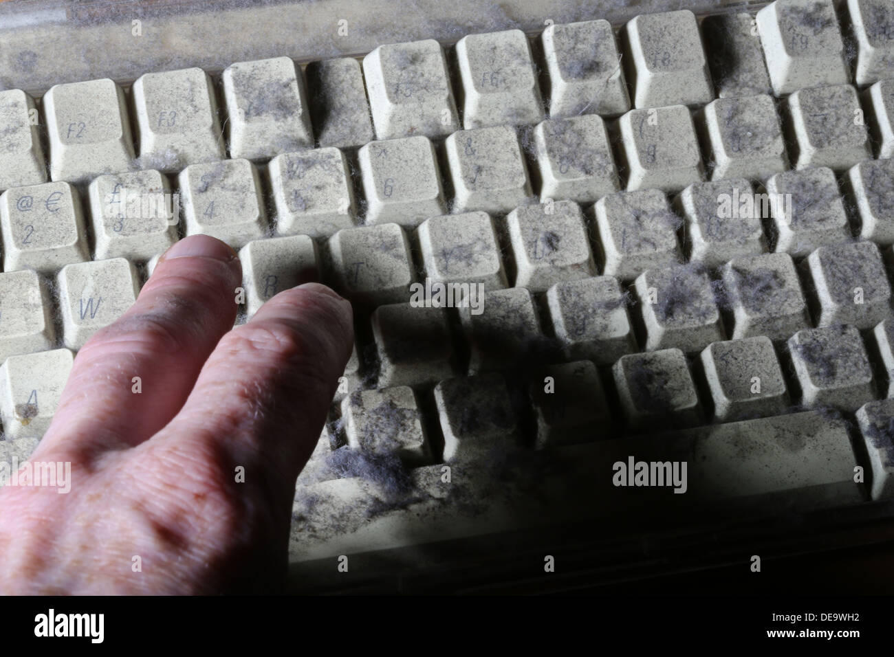 Keyboard computer cleaning hi-res stock photography and images - Alamy