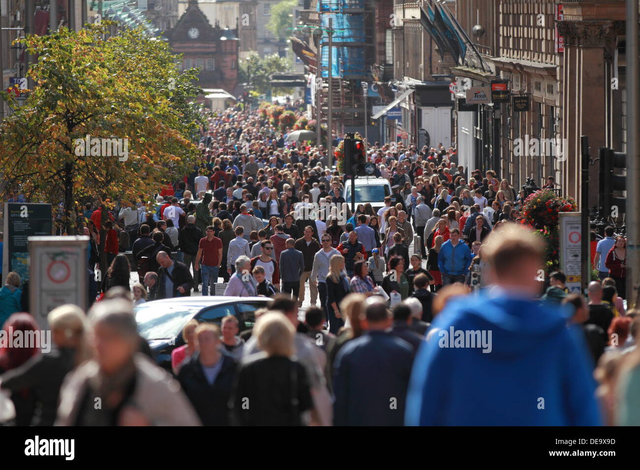 Very busy, crowded street, shoppers Buchanan Street, Glasgow City ...