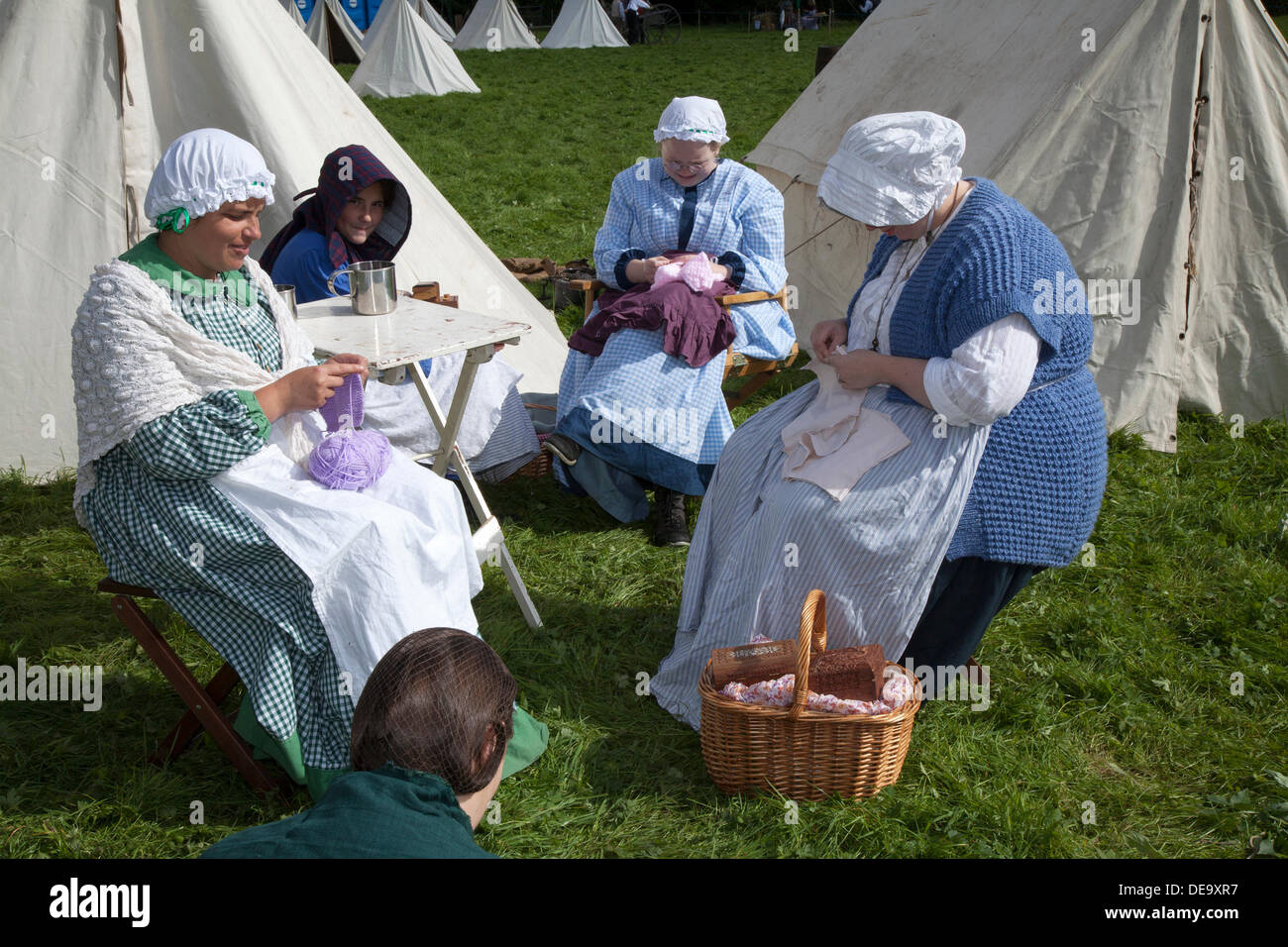 Women civil war making hi-res stock photography and images - Alamy