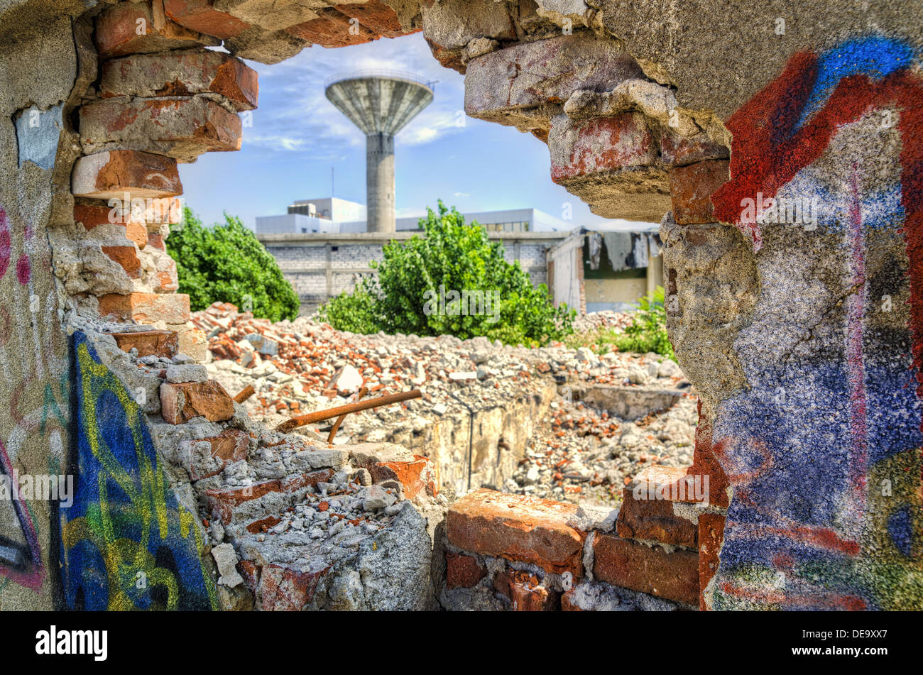 Demolished wall hi-res stock photography and images - Alamy