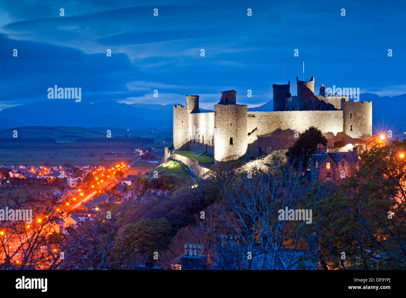 Harlech Castle at Night, Harlech, Snowdonia National Park, Gwynedd ...