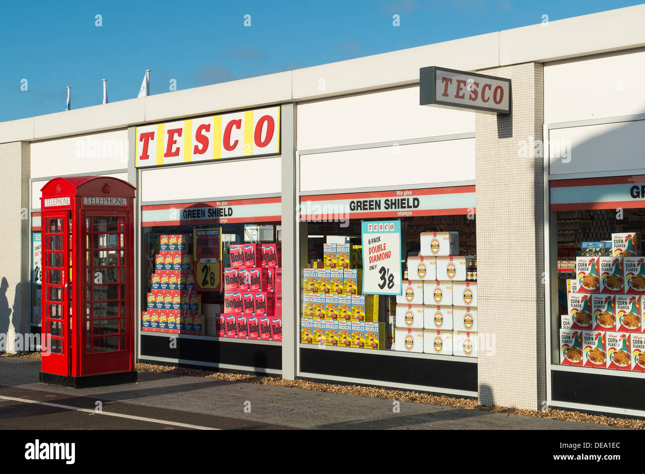 Inside tesco store uk hi-res stock photography and images - Alamy