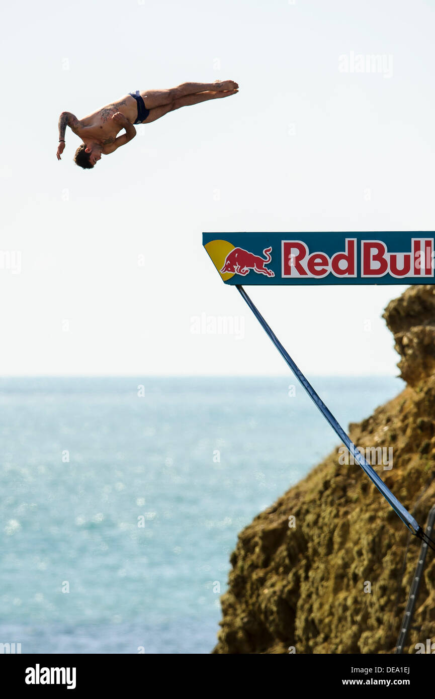 Red bull cliff diving italy hi-res stock photography and images - Alamy