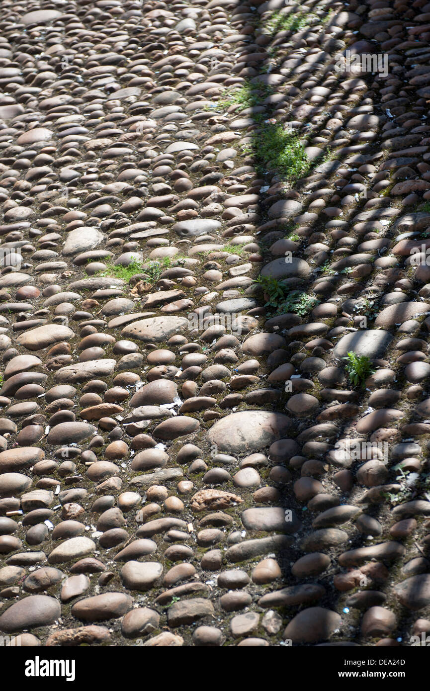 Cobblestone walkway hi-res stock photography and images - Alamy