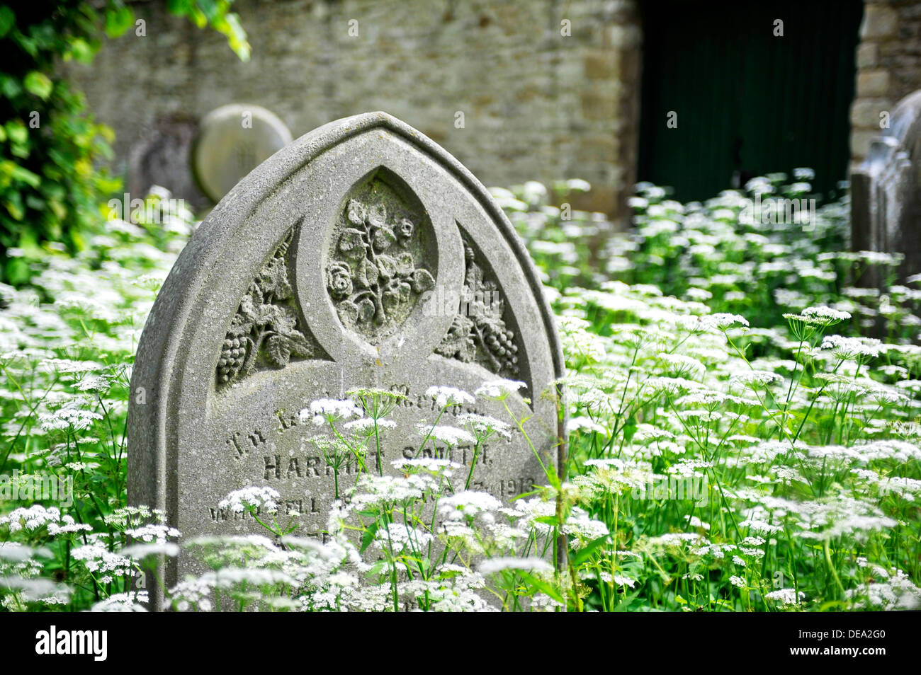 White gravestone hi-res stock photography and images - Alamy