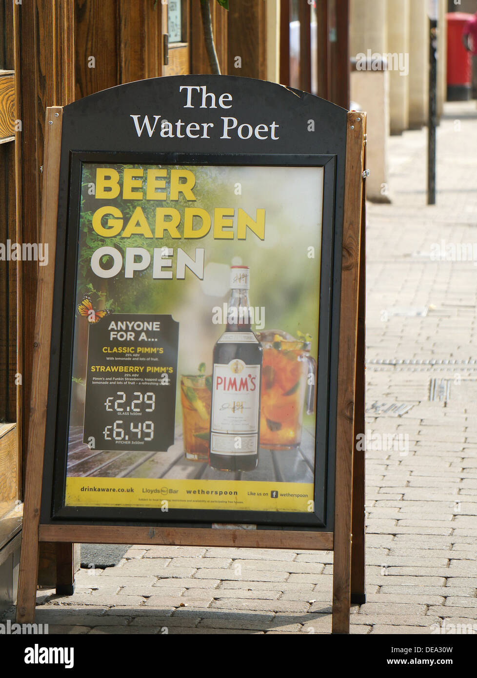 Old gloucester street road sign hi-res stock photography and images - Alamy