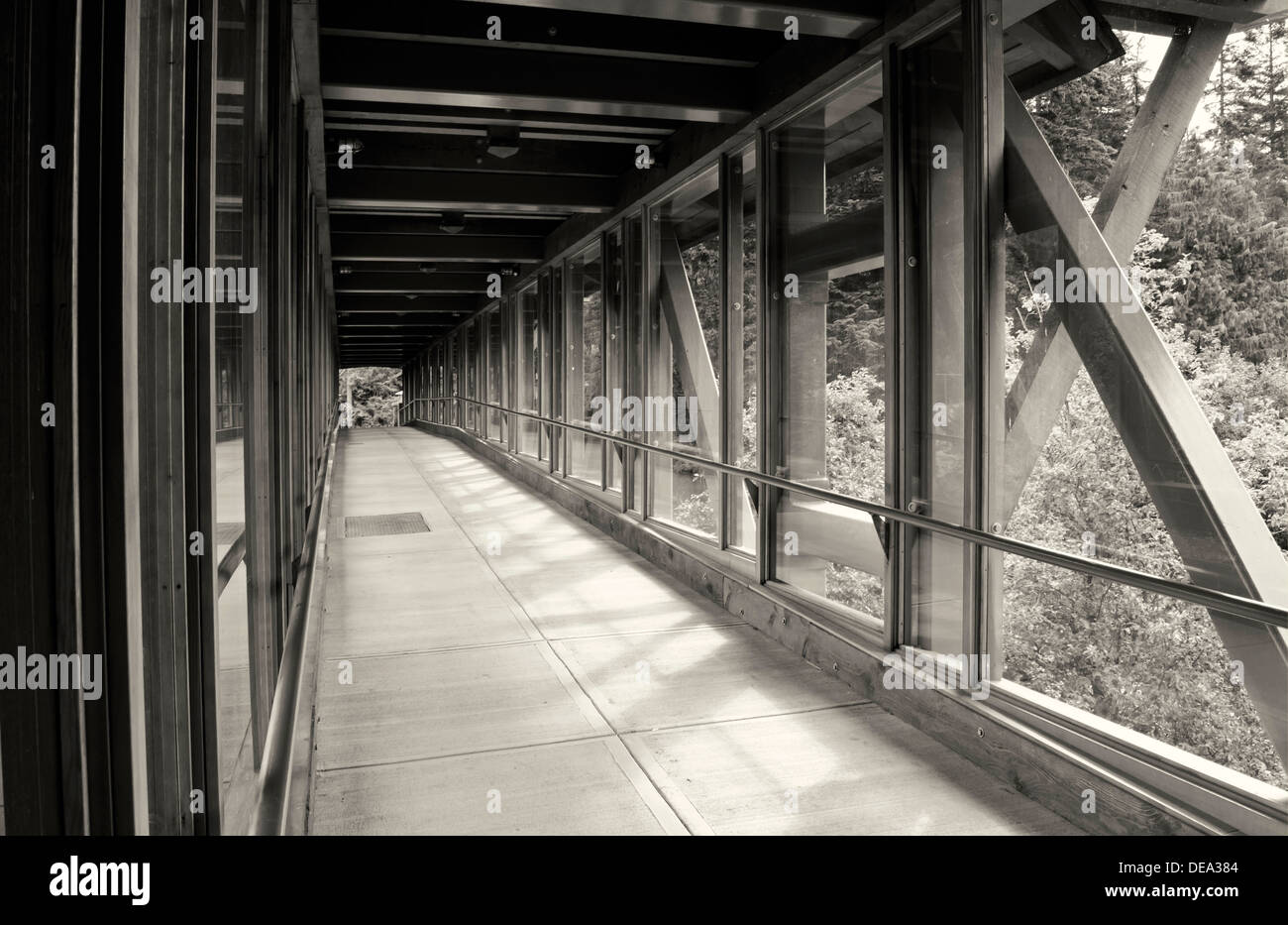 Covered pedestrian walkway hi-res stock photography and images - Alamy