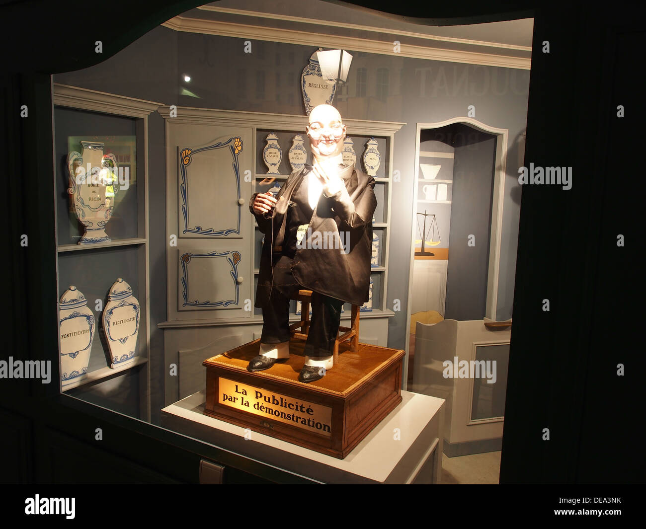 La Publicité par la démonstration at the Musée des Automates showcases ...