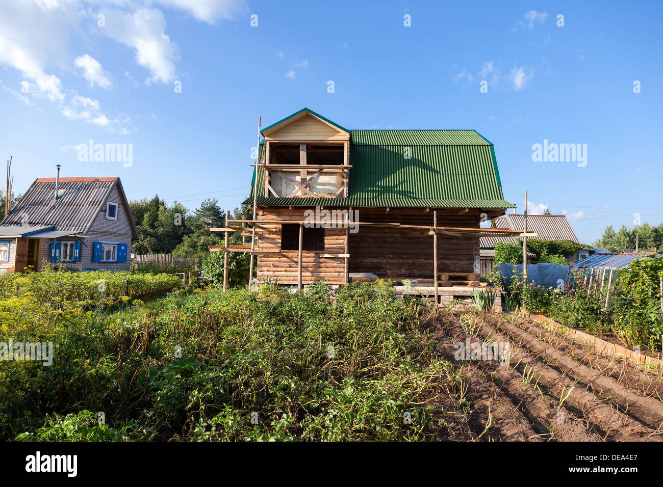 Wooden house under construction Stock Photo - Alamy