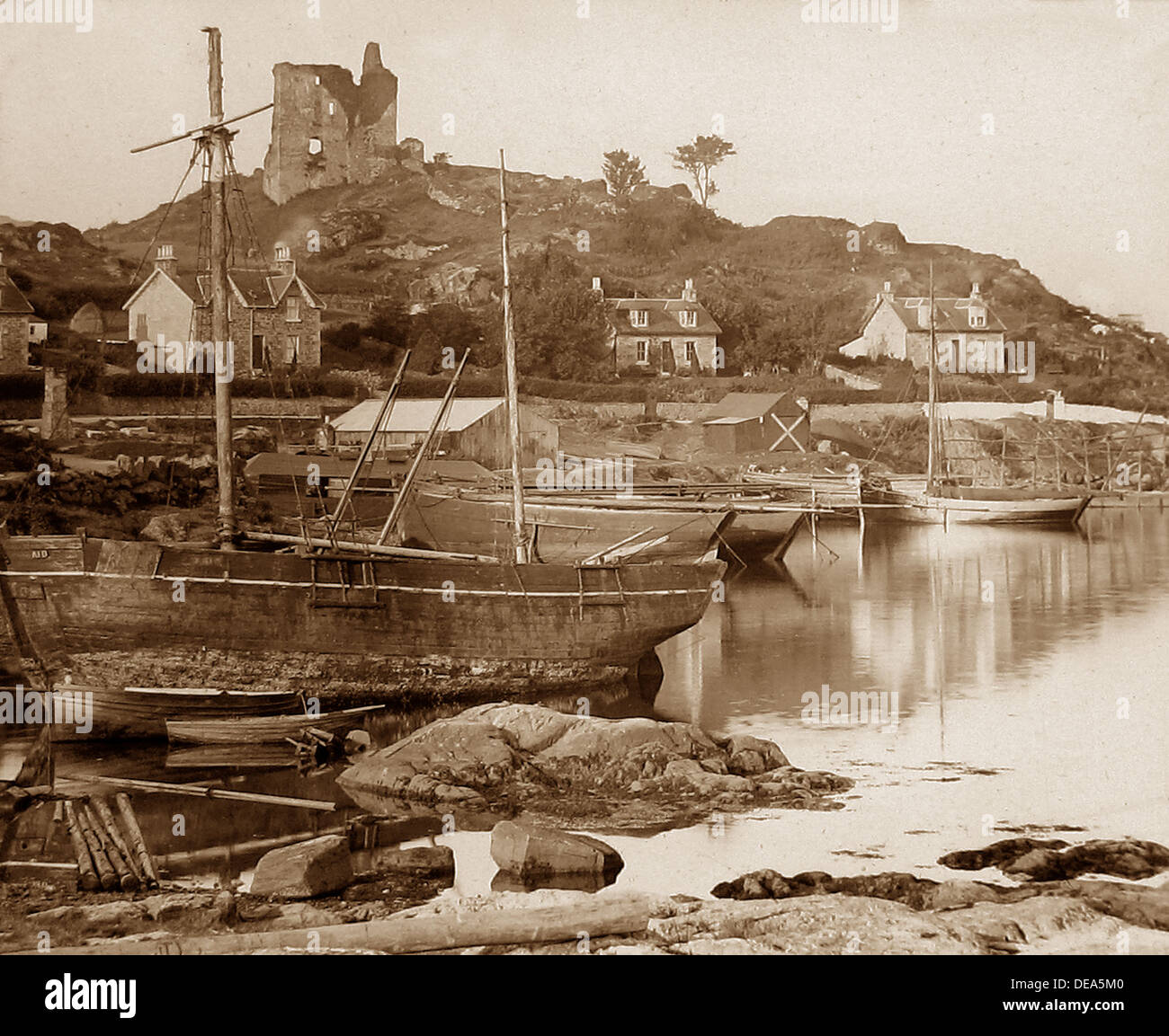Tarbert loch fyne scotland boat hi-res stock photography and images - Alamy