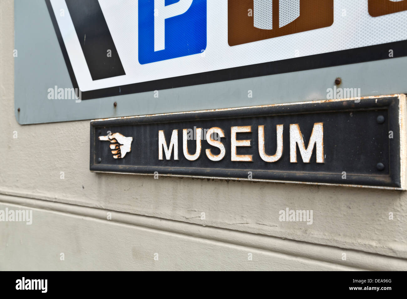 Museum direction sign hi-res stock photography and images - Alamy