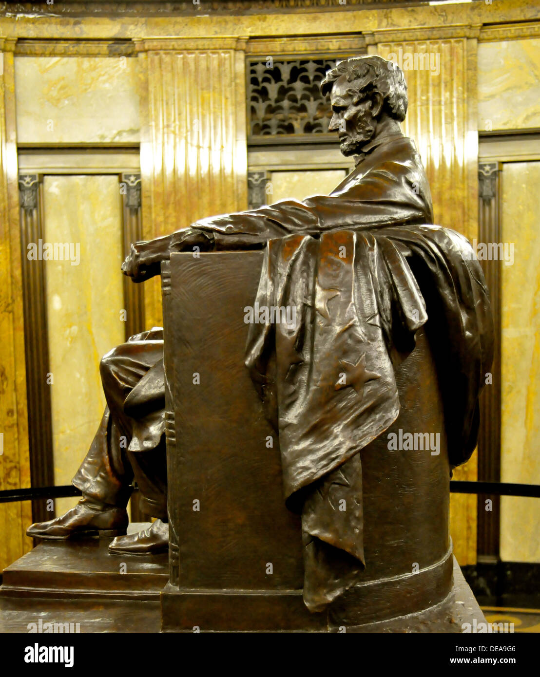 Side view of the lincoln memorial hi-res stock photography and images ...