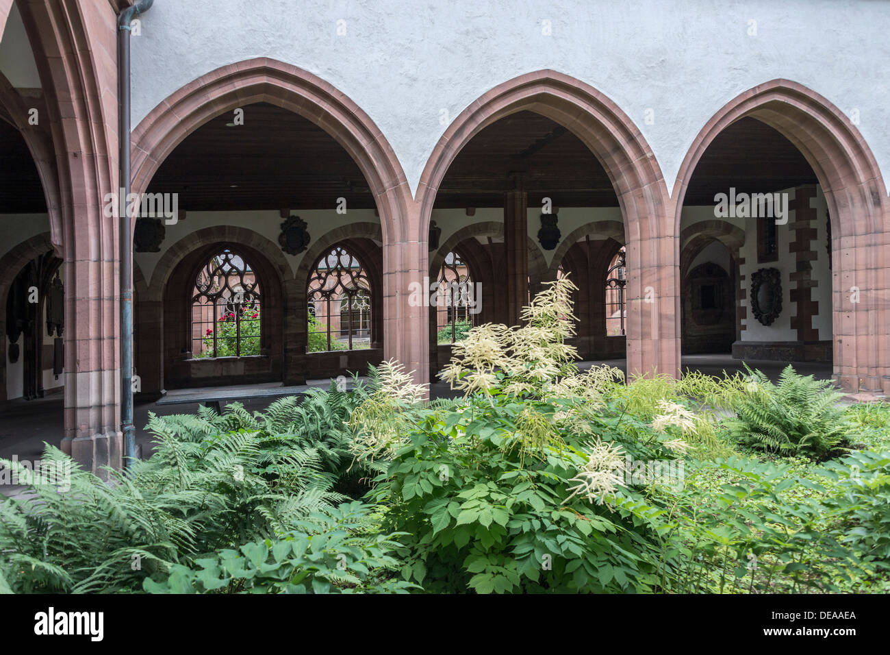 15th c cloister hi-res stock photography and images - Alamy