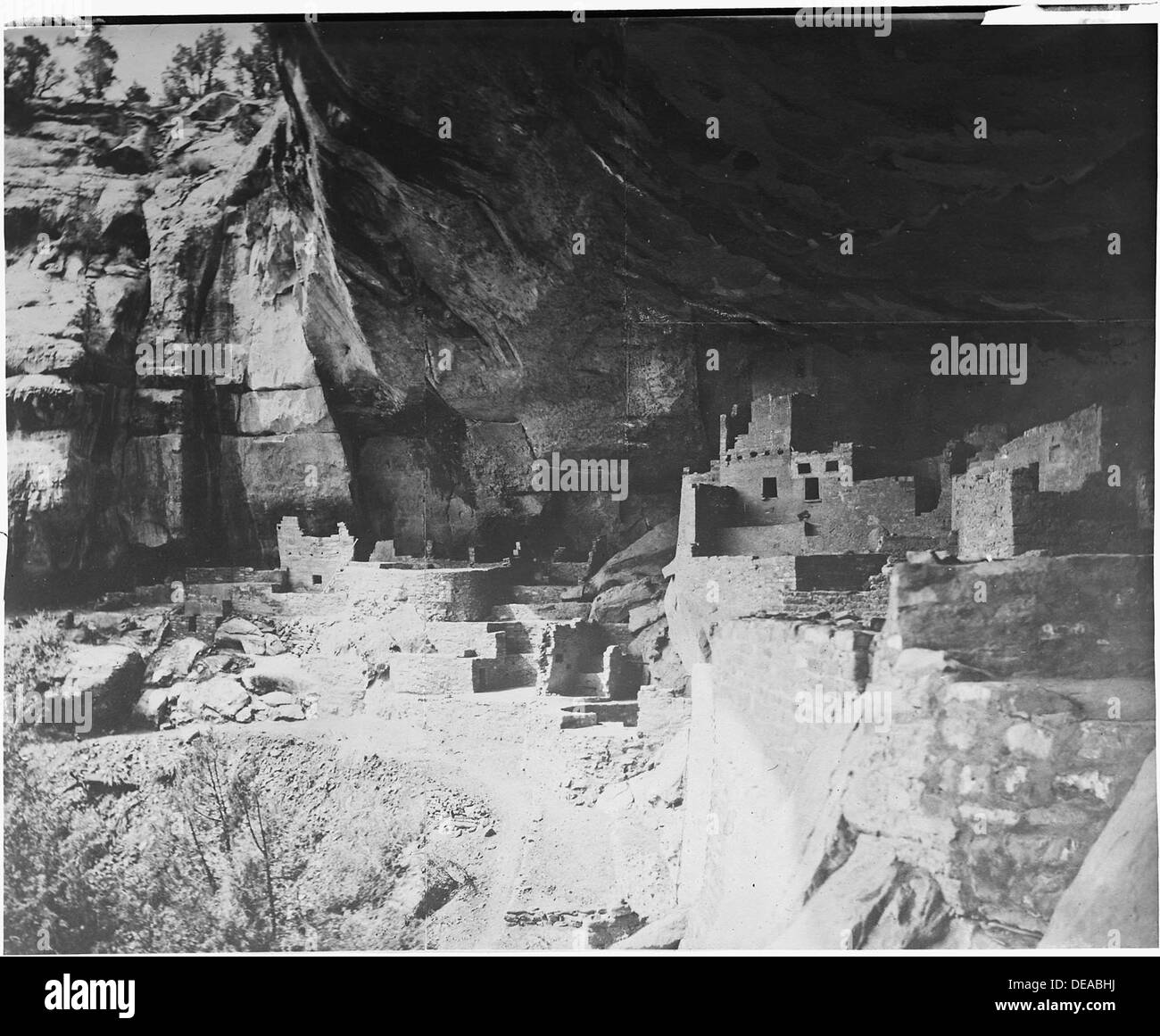 Cliff Palace is a cliff dwelling located in Mesa Verde National Park ...