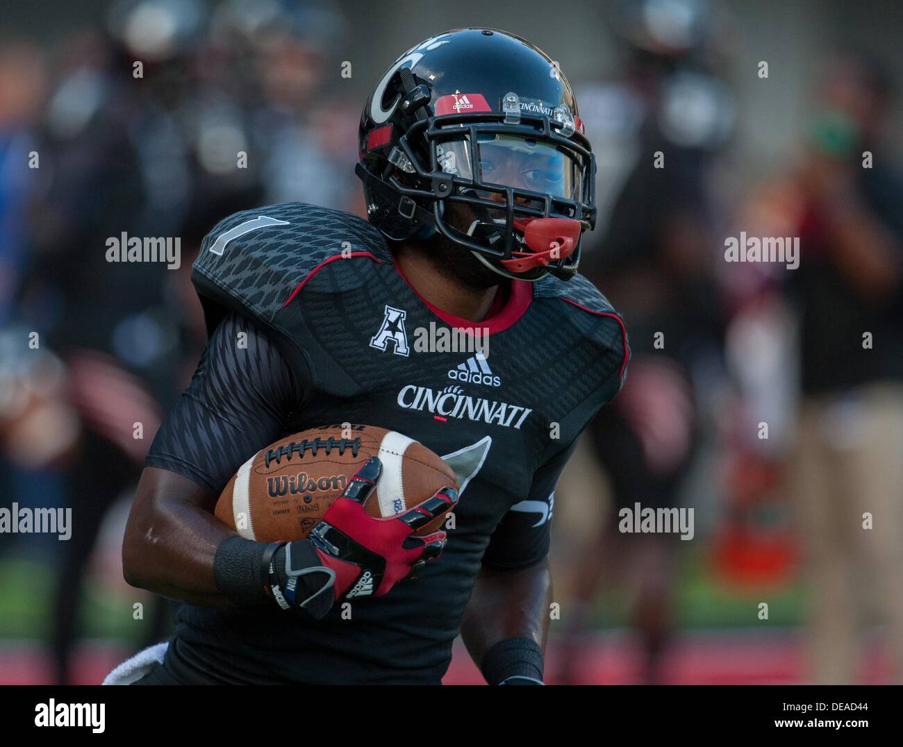 Running back ralph abernathy iv hi-res stock photography and images - Alamy