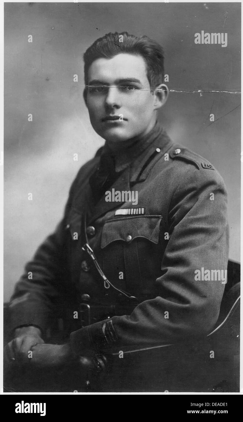 Ernest hemingway portrait hi-res stock photography and images - Alamy