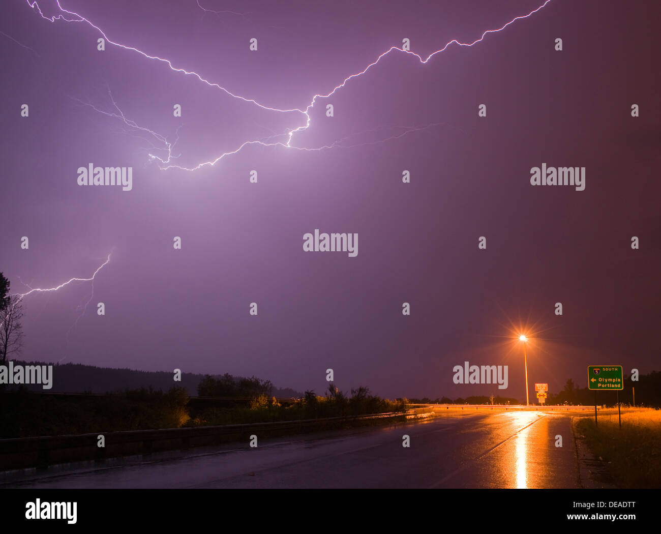 Lightning bolt background hi-res stock photography and images - Alamy