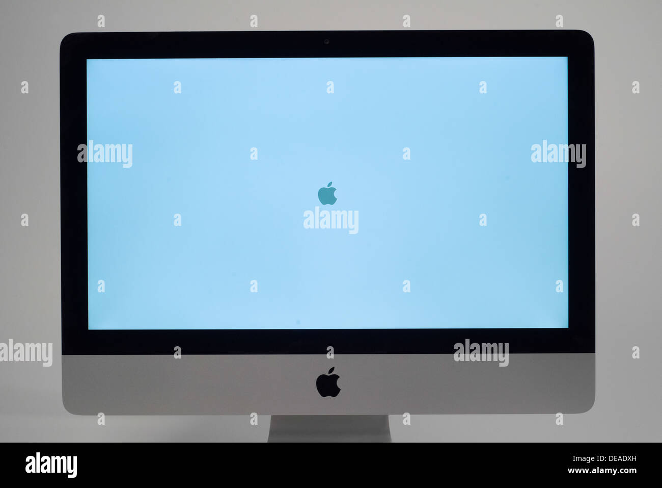 Imac office hi-res stock photography and images - Alamy