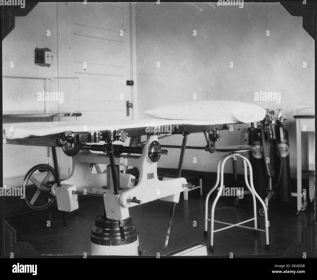 Vintage operating room hi-res stock photography and images - Alamy