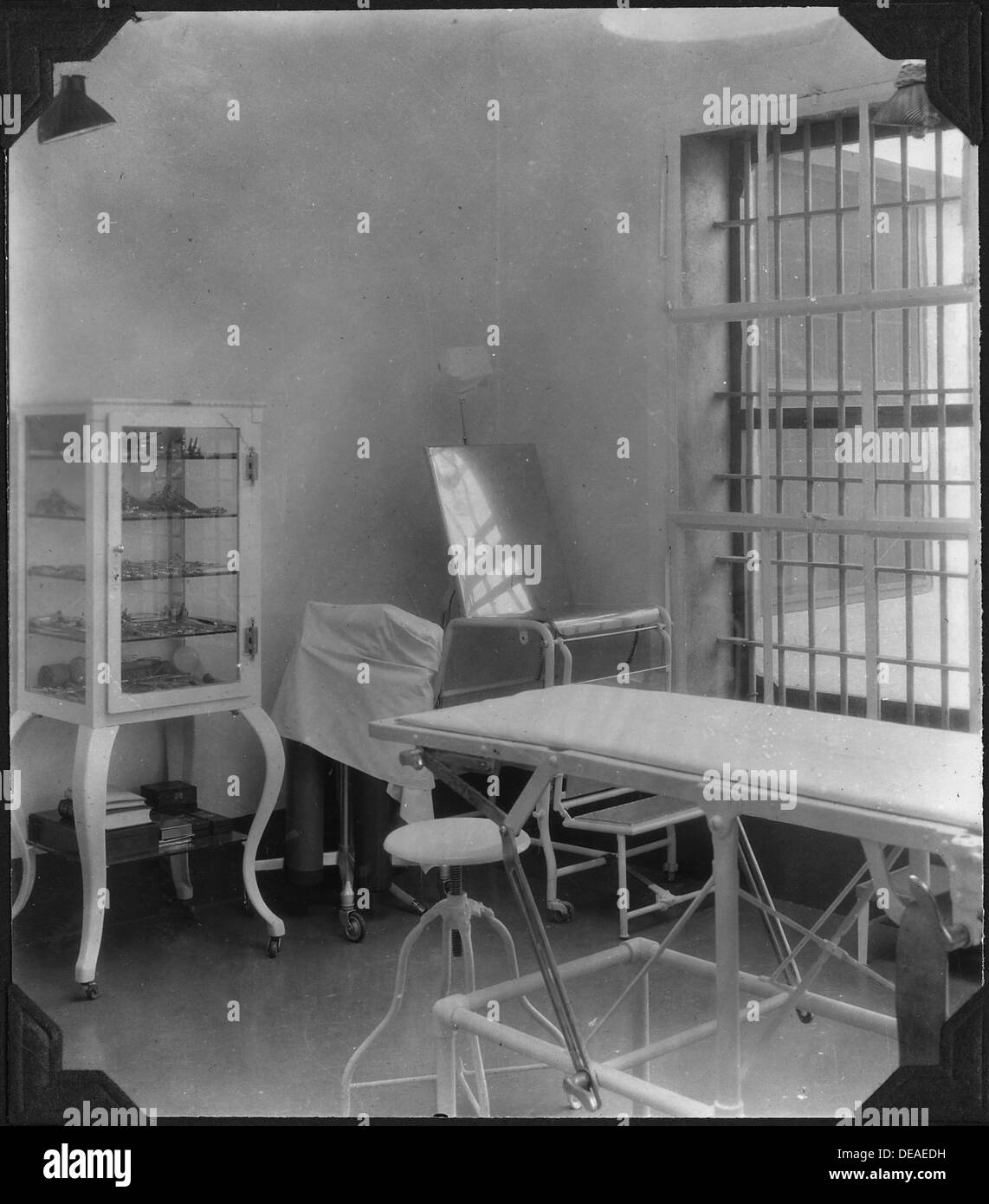 Hospital operating room old hi-res stock photography and images - Alamy