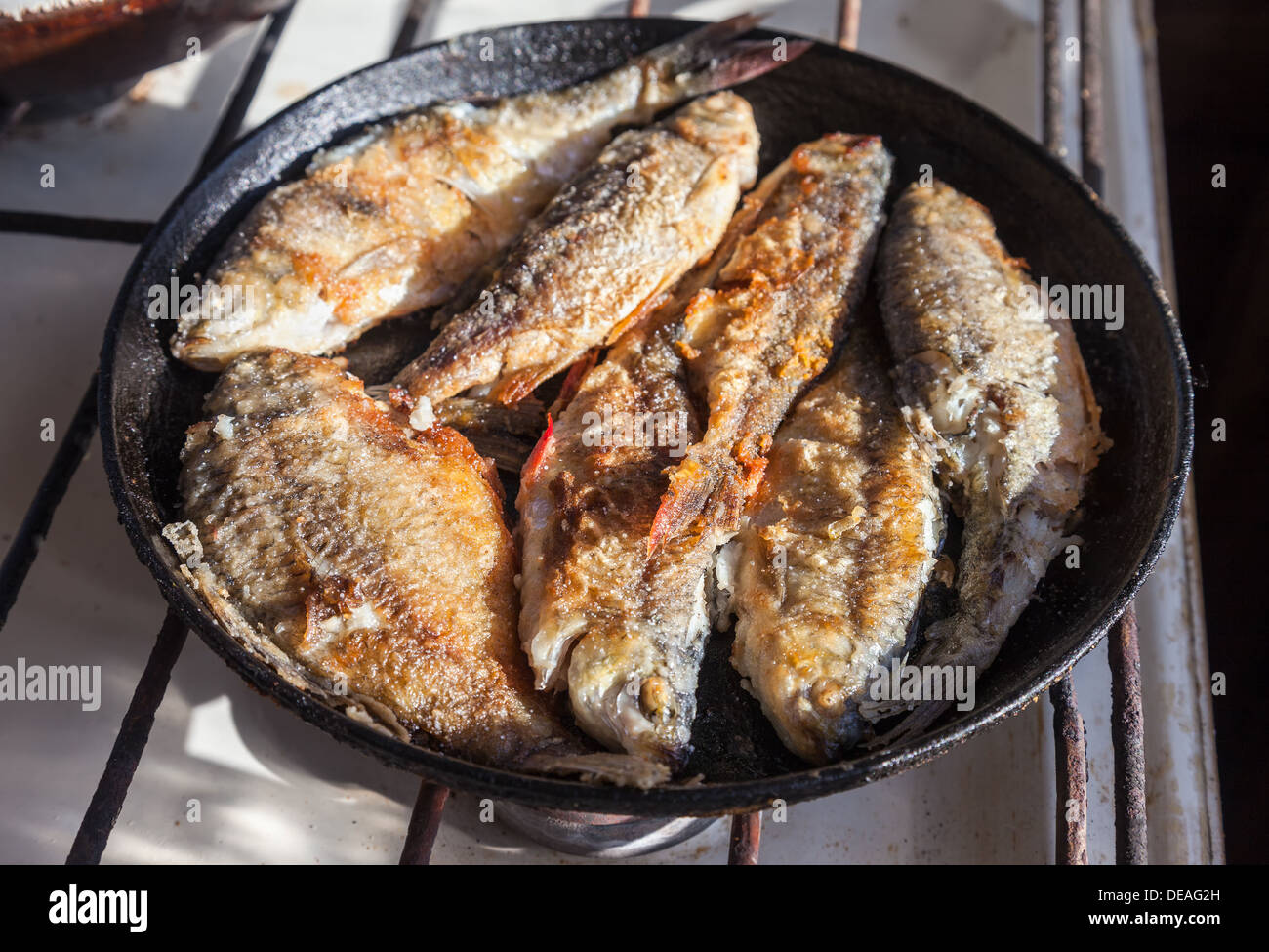 Freshwater fish fry in frying hi-res stock photography and images - Alamy