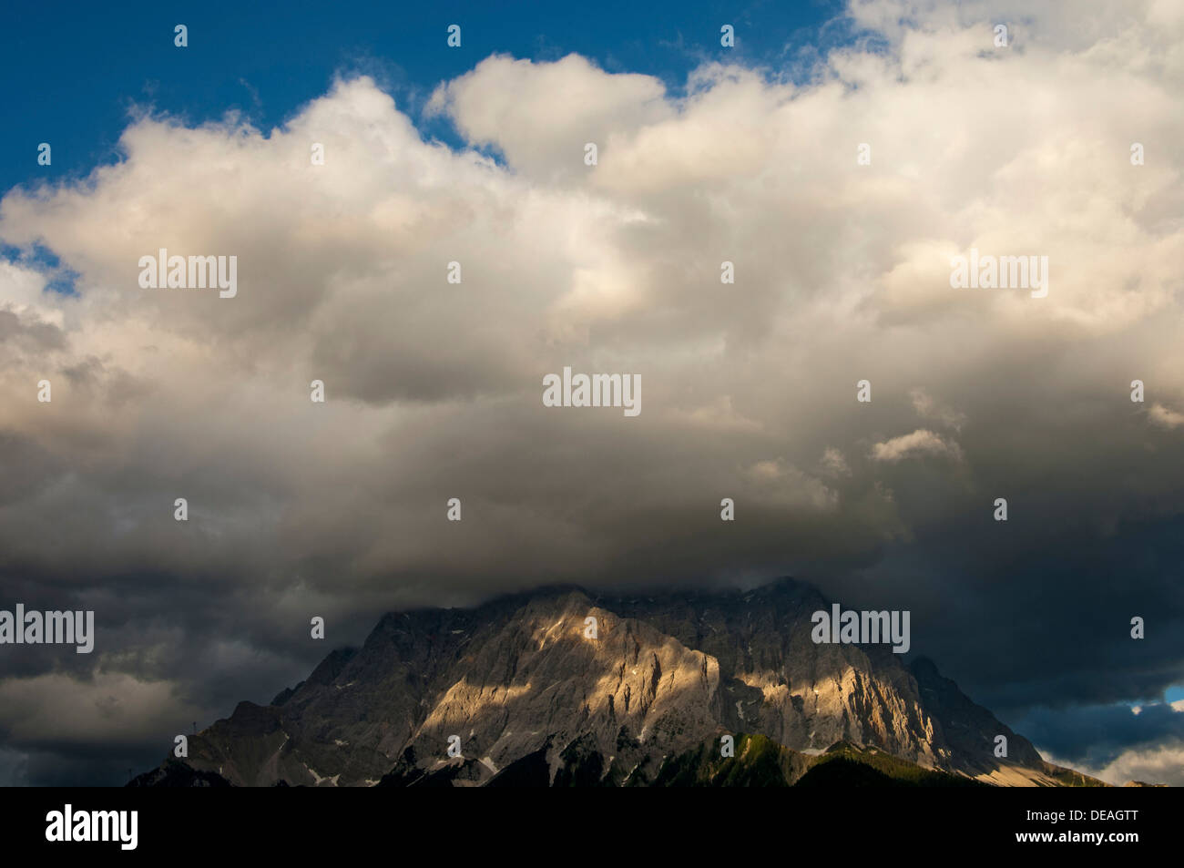 Wetterstein massif with storm clouds, Ehrwald, Tyrol, Austria Stock ...