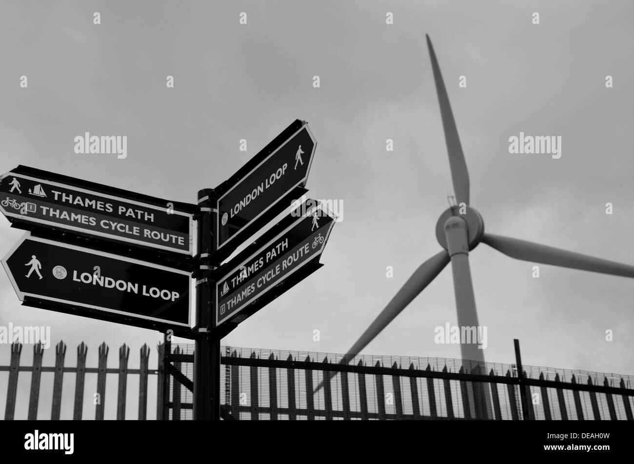 thames path in erith Stock Photo - Alamy