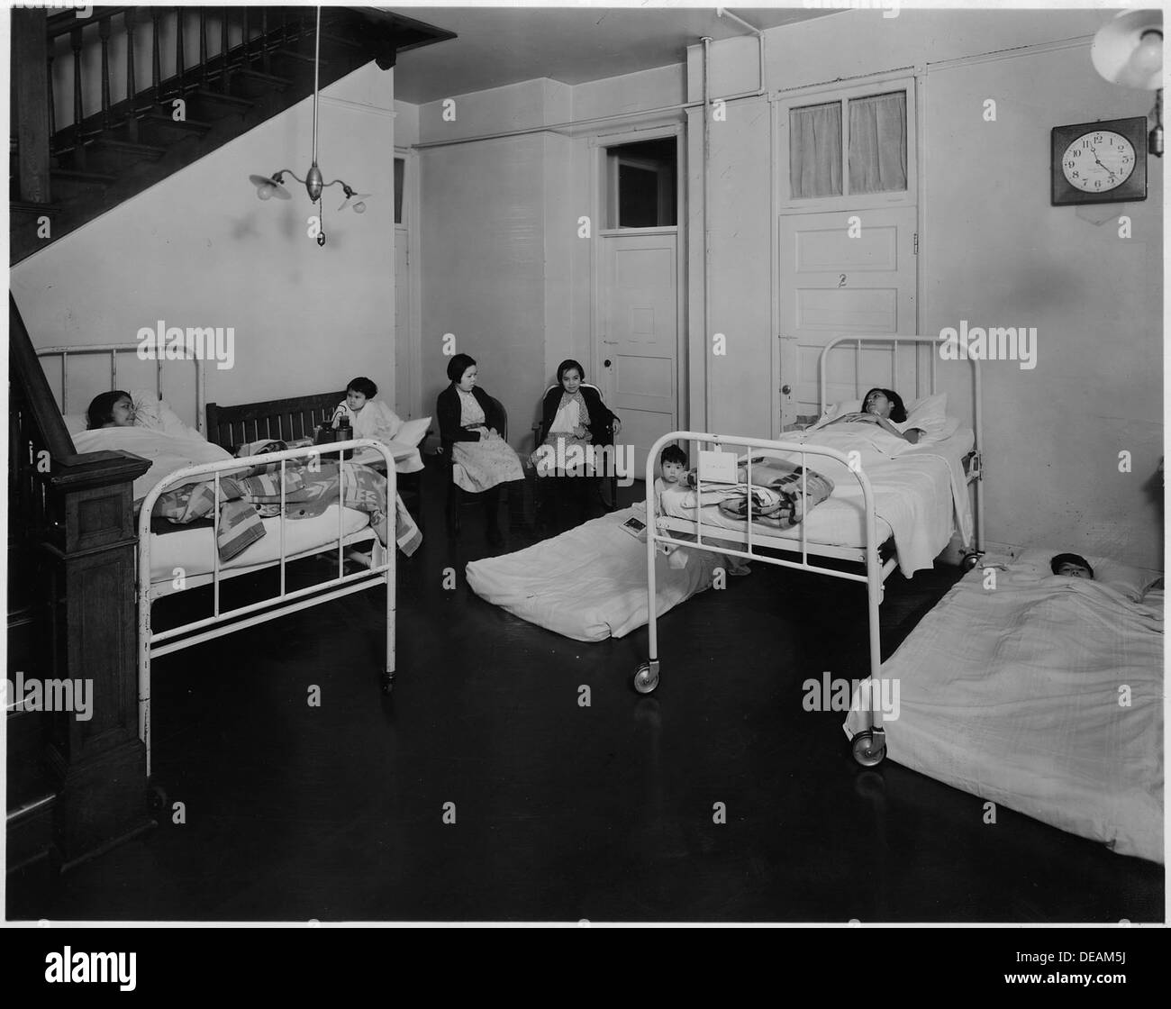 Overcrowded hospital usa hi-res stock photography and images - Alamy