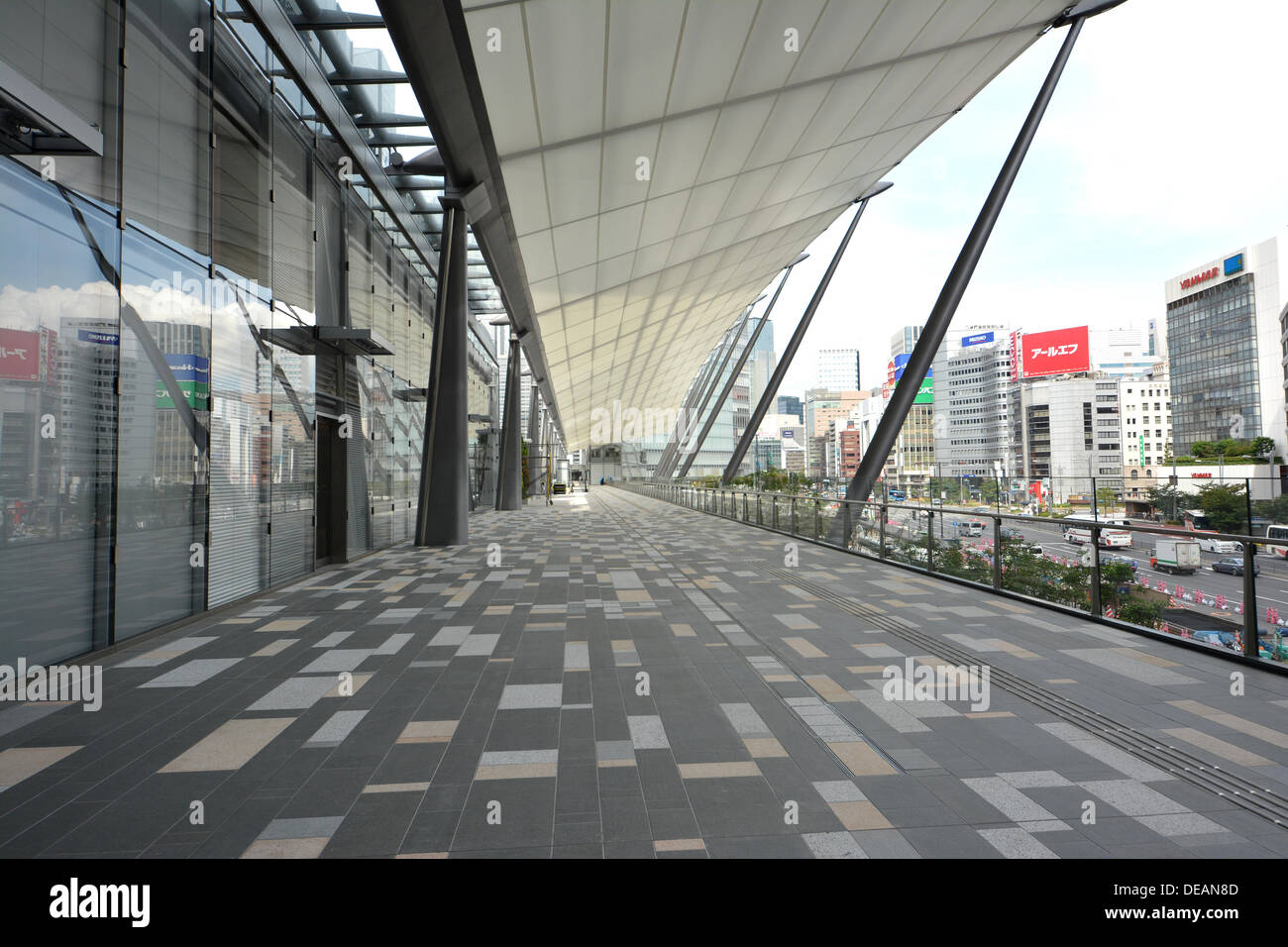 Pedestrian deck hi-res stock photography and images - Alamy