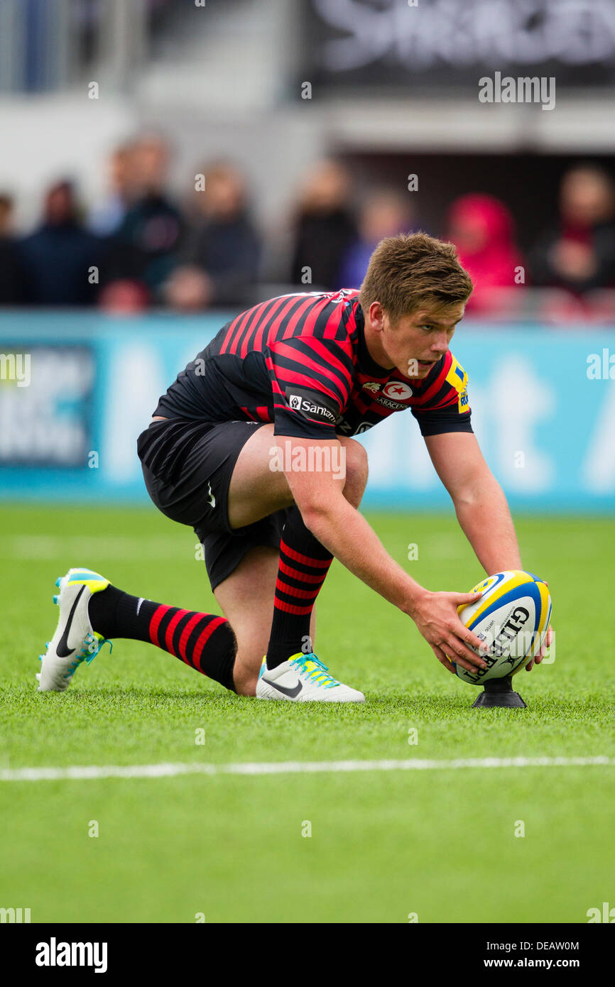 Saracens owen farrell lines up a conversion hi-res stock photography ...