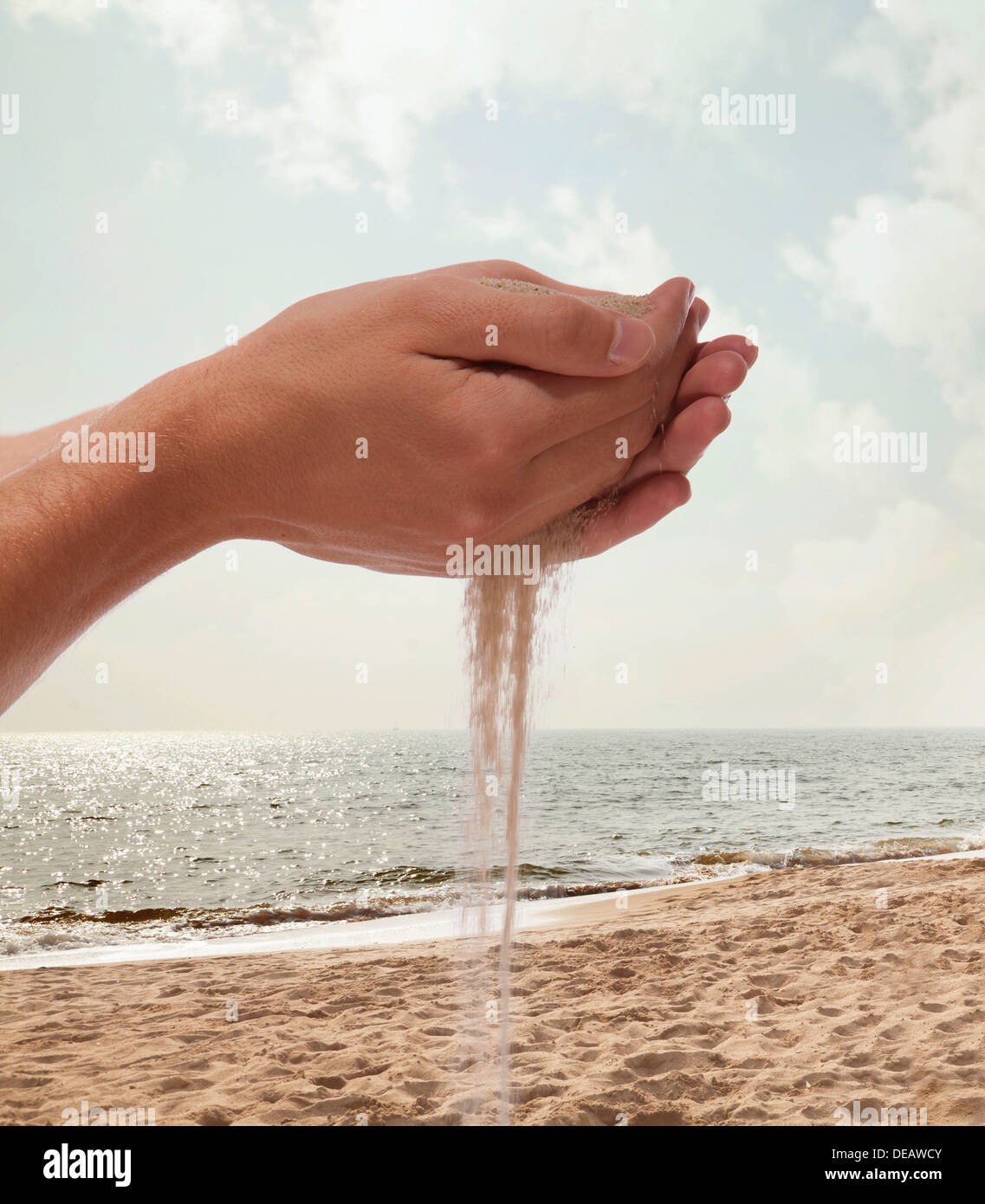 Sand spilling from cupped hand hi-res stock photography and images - Alamy