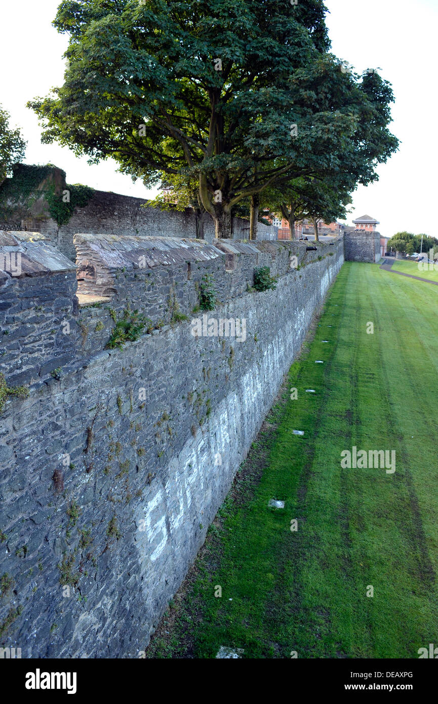 Section of 17th century Derry Walls, Derry, Londonderry, Northern ...