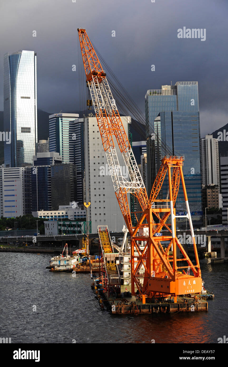 Barge Mounted Crane High Resolution Stock Photography and Images - Alamy