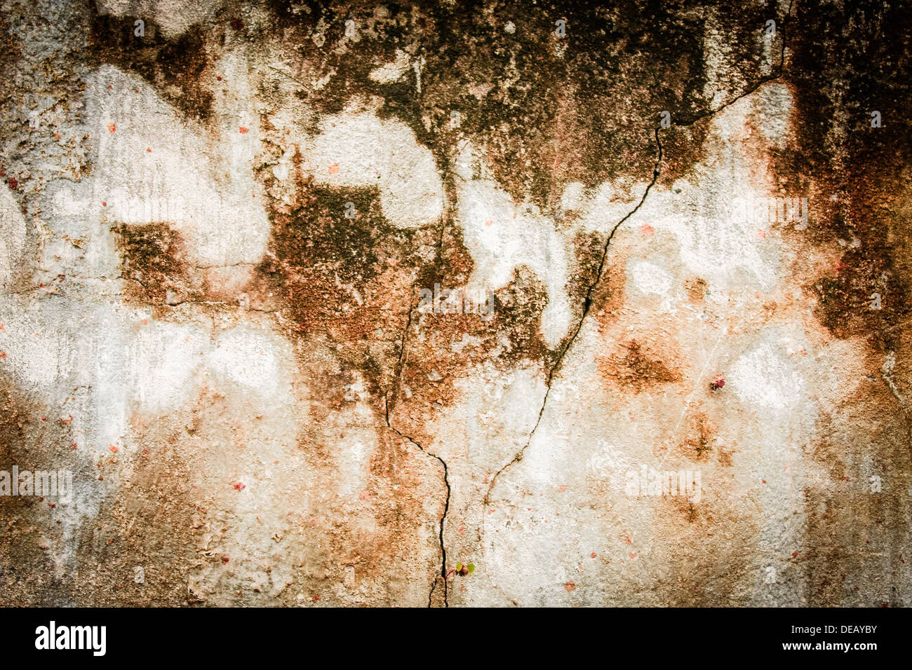 Very messy concrete wall Stock Photo - Alamy