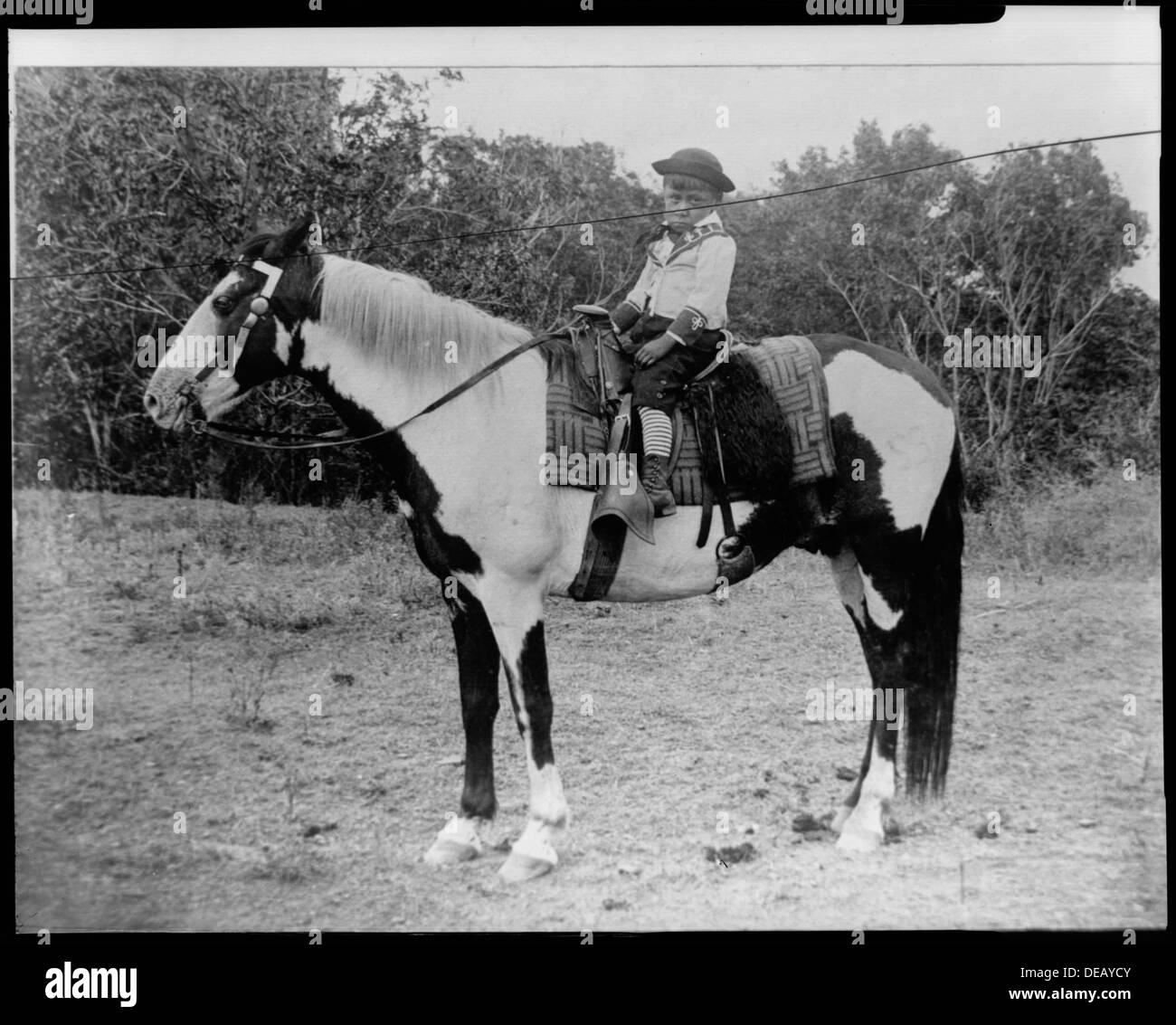 American indian tribe family hi-res stock photography and images - Alamy