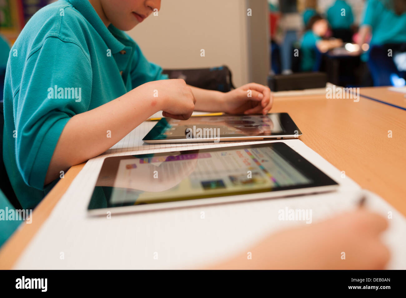 Ipads in school uk hi-res stock photography and images - Alamy