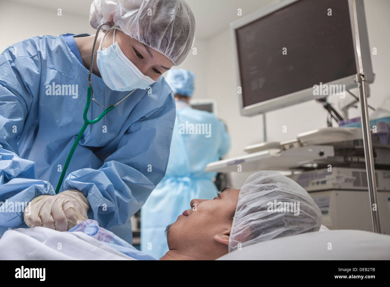 Consulting surgeon hi-res stock photography and images - Alamy
