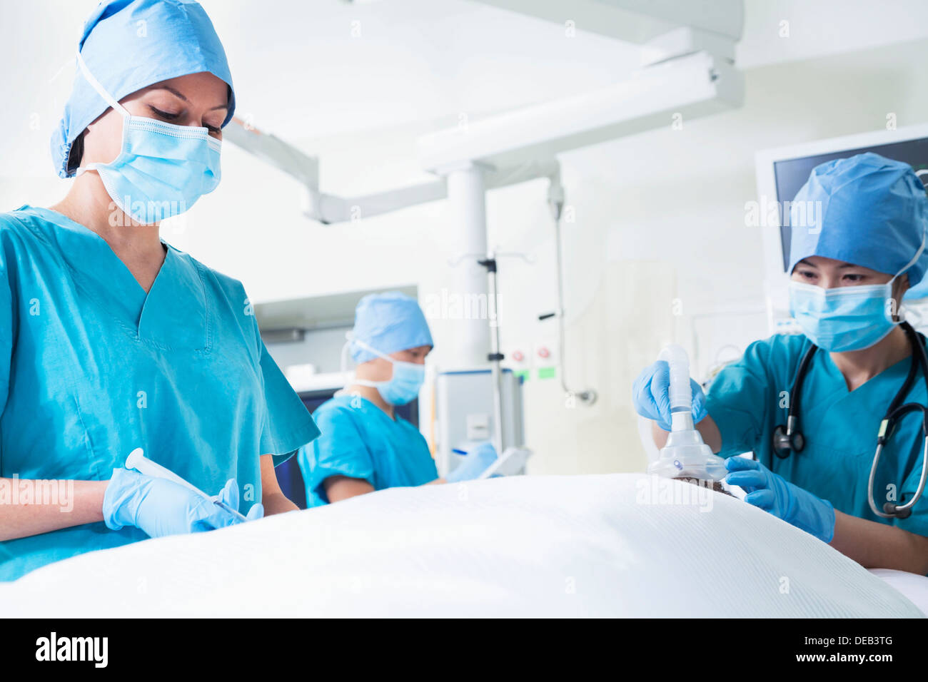 Patient lying on an operating table hi-res stock photography and images ...