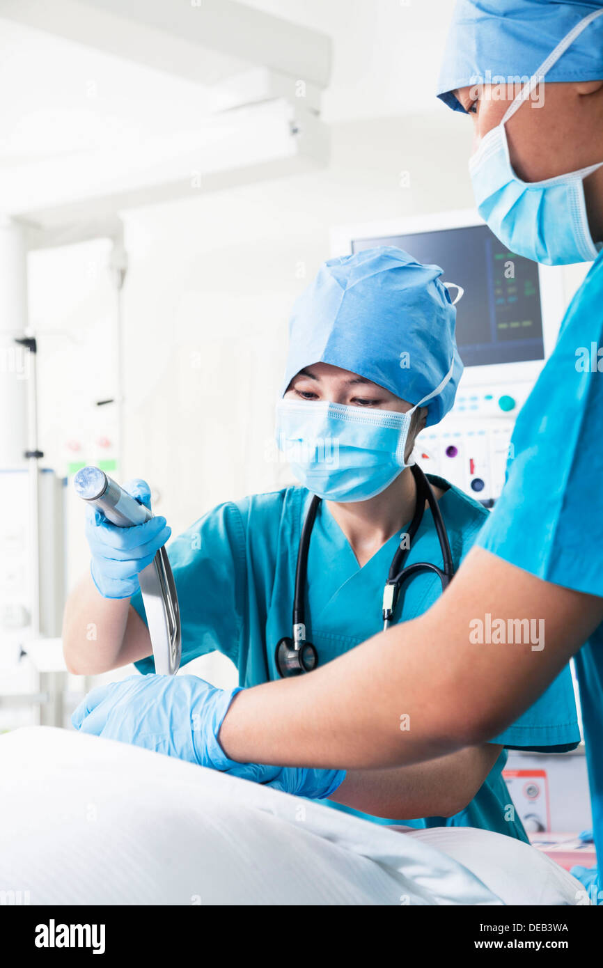 Surgeon looking down hi-res stock photography and images - Alamy