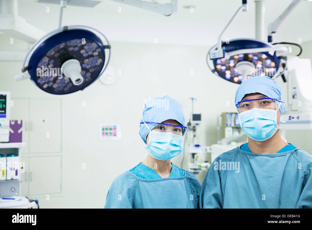 Portrait of two surgeons wearing surgical masks in the operating room ...