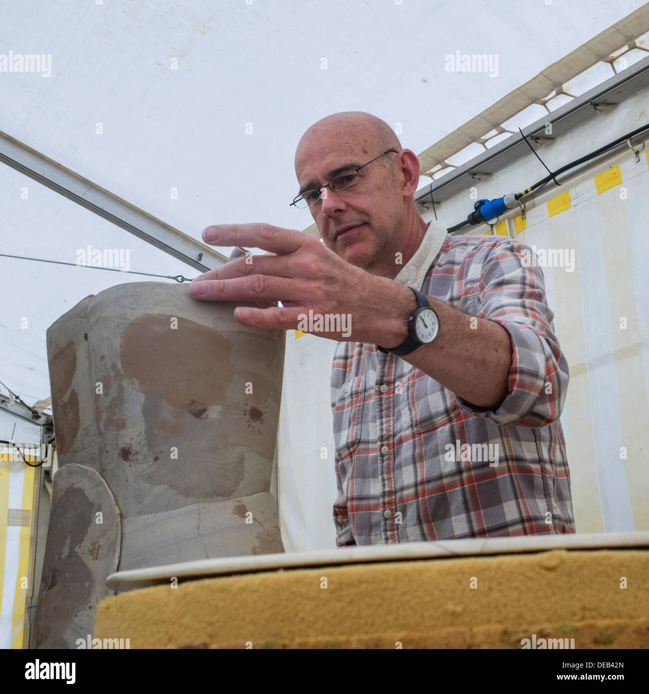 Ceramicist STEVE DIXON demonstrating his work at the International ...