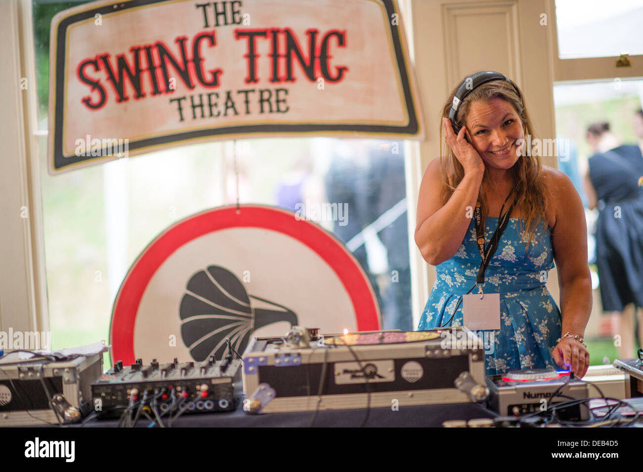 Country house party hi-res stock photography and images - Alamy