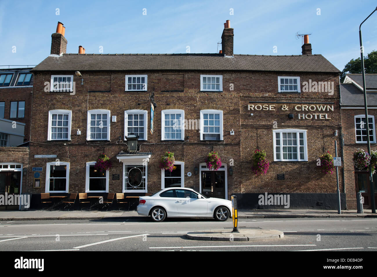 Rose and crown pub london hi-res stock photography and images - Alamy