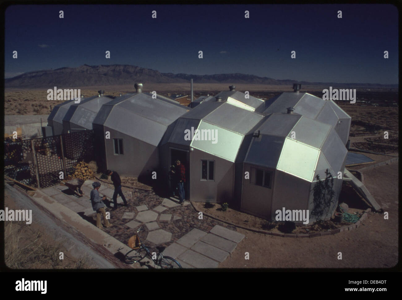 ZOME HOUSE USING SOLAR HEATING BUILT NEAR CORRALES, NEW MEXICO. THE ...
