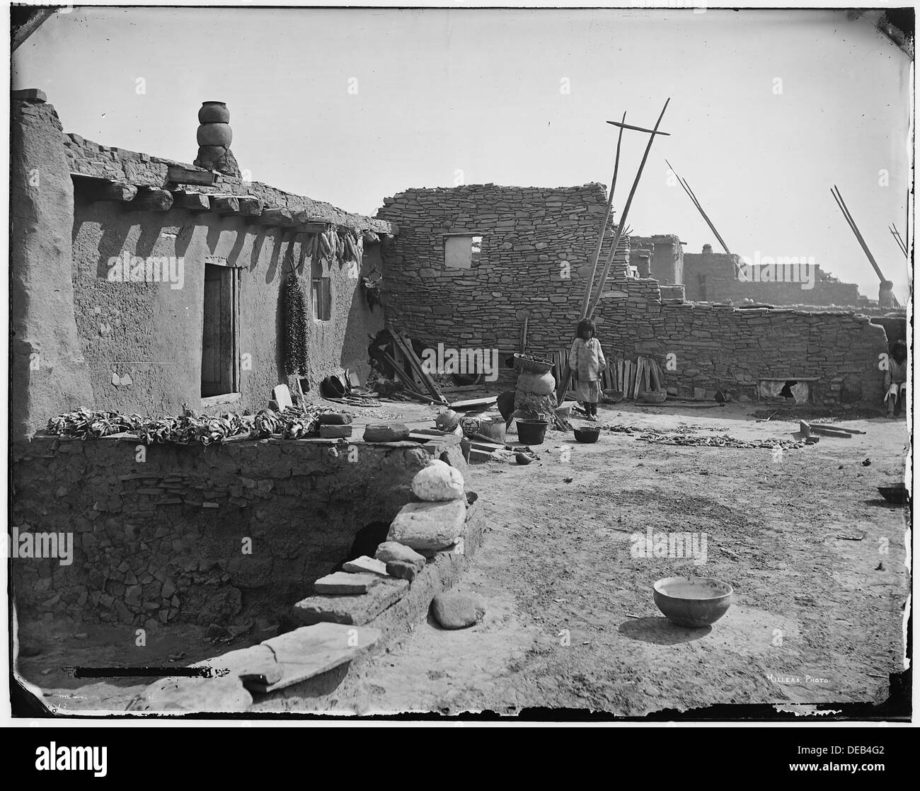 Pueblo of zuni Black and White Stock Photos & Images - Alamy
